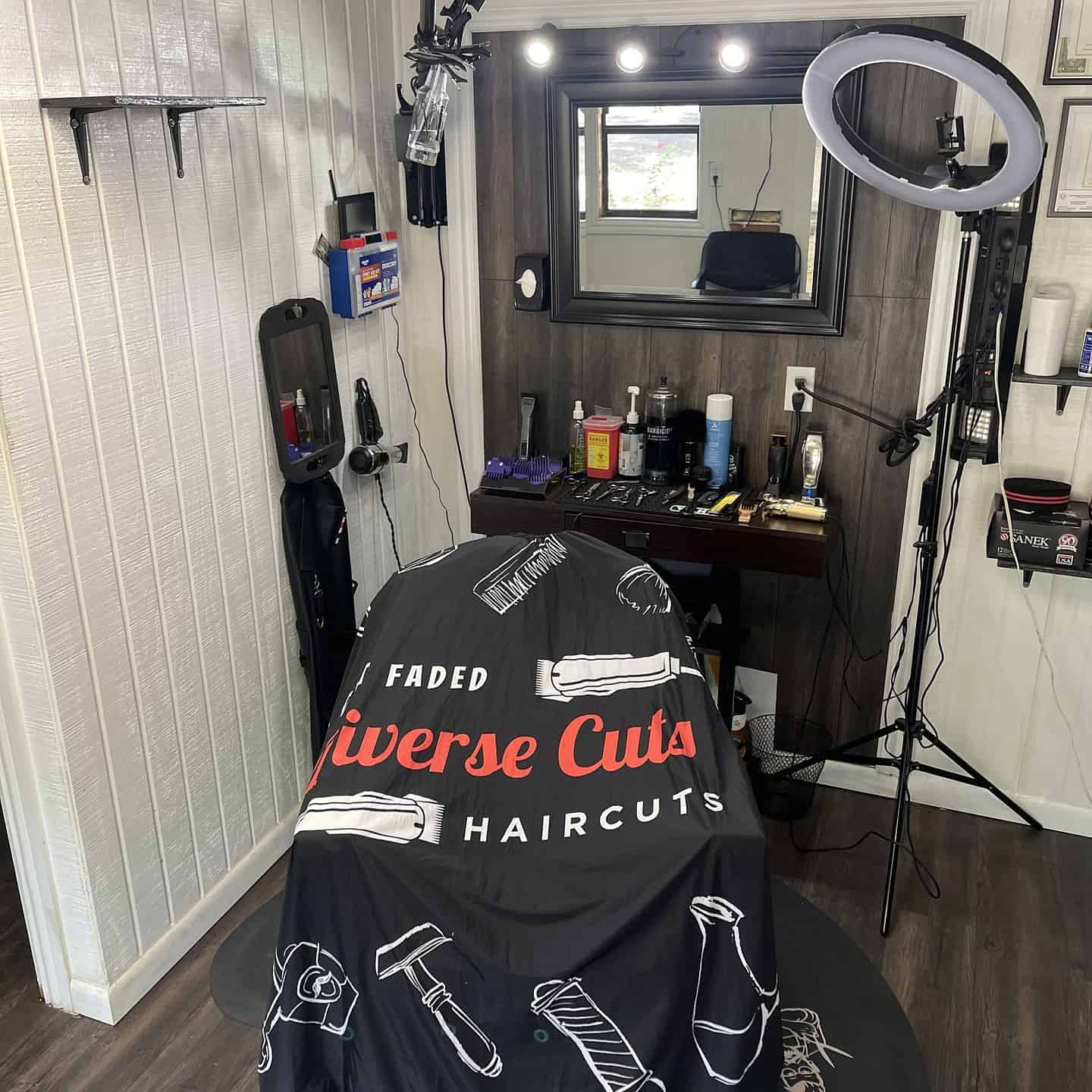 Diverse Cuts Barber shop Photo Gallery #1 Best Barber Shop